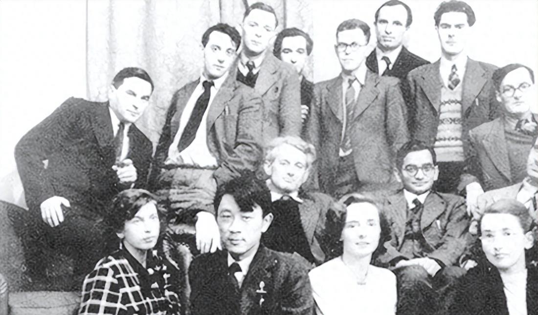 After Deng Xiaoping came back in 1977, he learned that Huang Kun was in ...