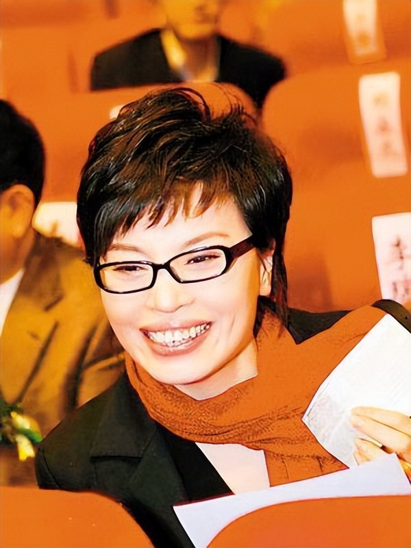 Li Ruiying: Worked at CCTV for 28 years with 0 mistakes, but caused ...