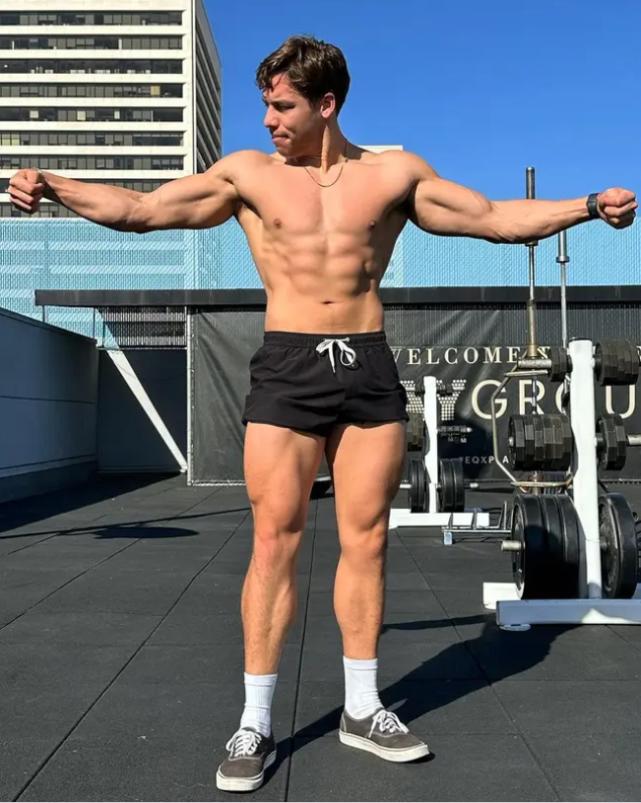 Schwarzenegger's 25-year-old illegitimate son posted shirtless fitness ...