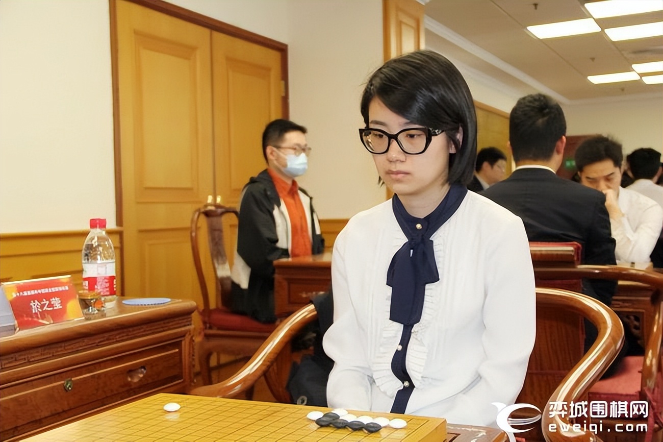 In the first round of the Advocate Chess Cup, Yu Zhiying Tu Long beat ...