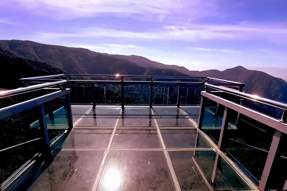The world's largest and most beautiful glass viewing platform, you must ...