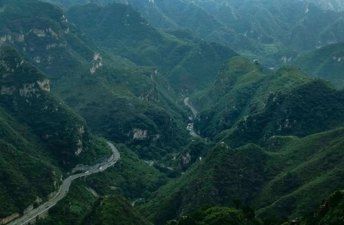 Hongjing Road, the most beautiful winding mountain road in the suburbs ...