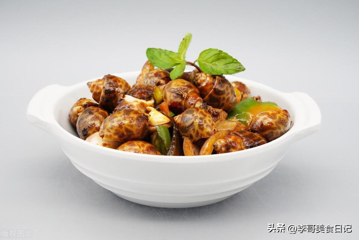 Delicious and nutritious flower snail chicken stew, fresh and smooth ...