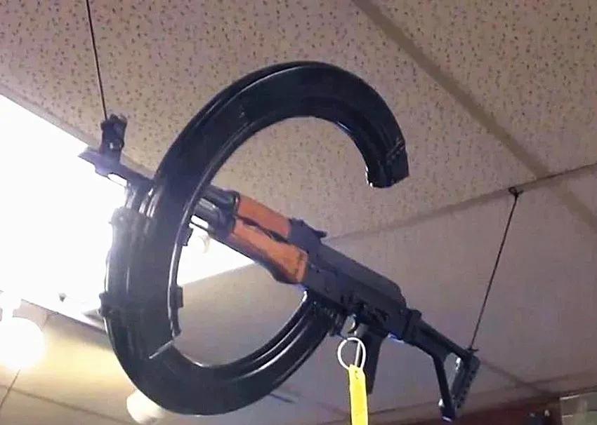 "Unlimited firepower" four rows of 300 rounds of large-capacity ...