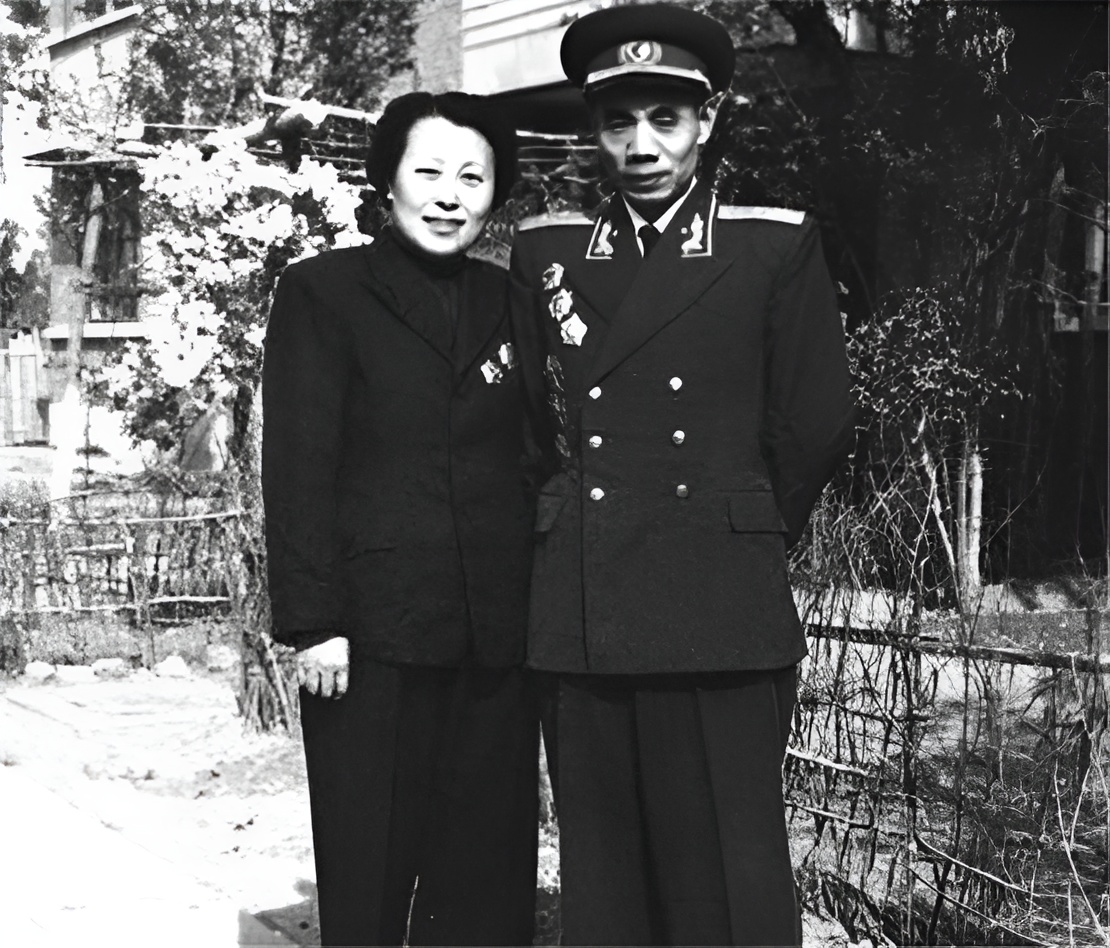 In 1960, Premier Zhou asked Wu Xinquan at the ball: Has your aircraft carrier added new planes ...