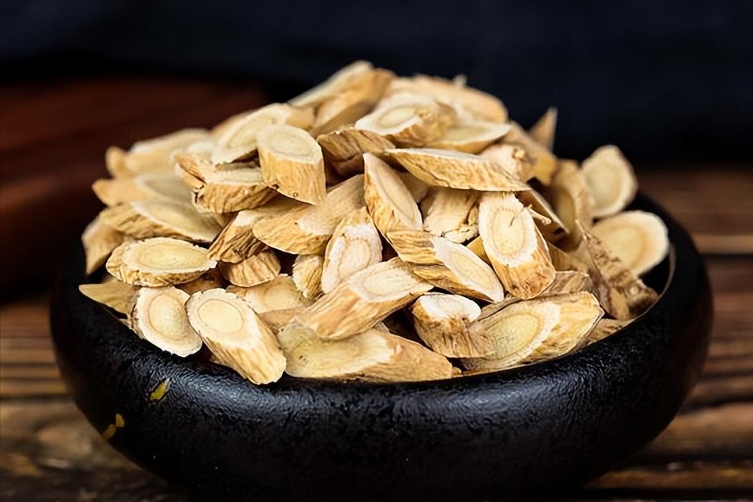 Huangqi Shengmai Decoction and Liuwei Dihuang Decoction are used for ...