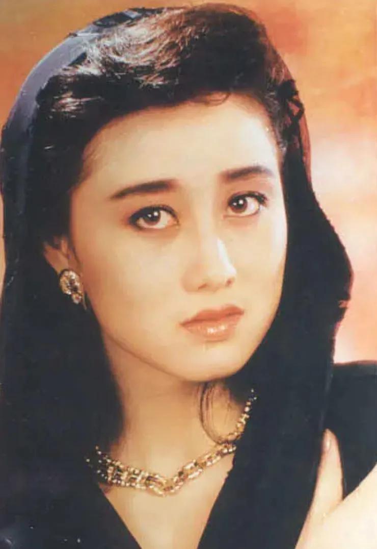 "Intervene in the marriage of the gambling king and crowd out Huang ...