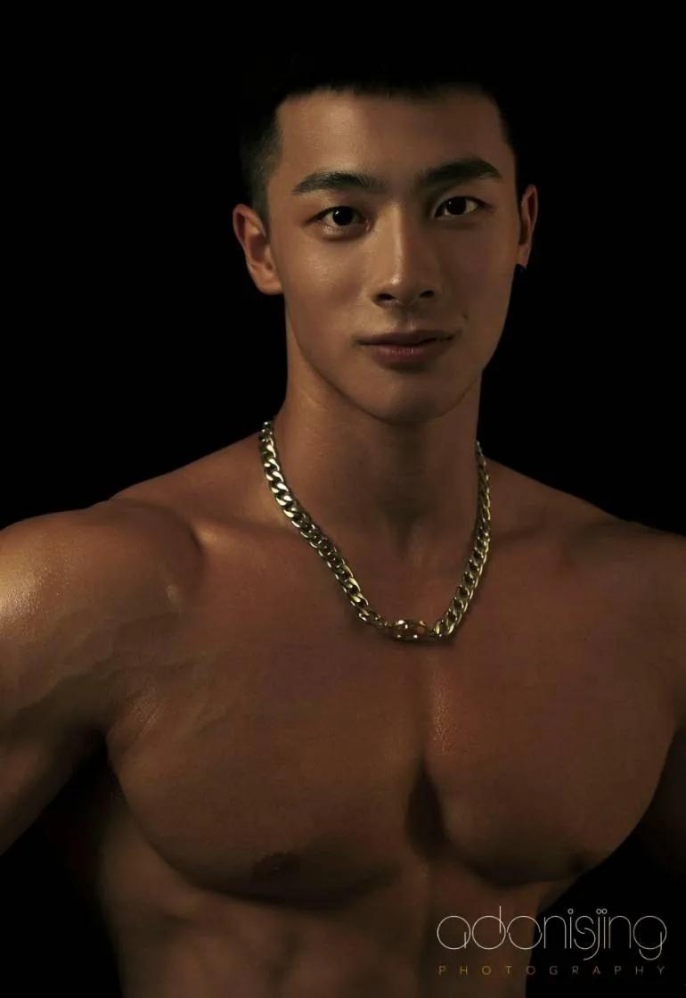 Personal photo of famous Asian male model Peng Guo - iNEWS