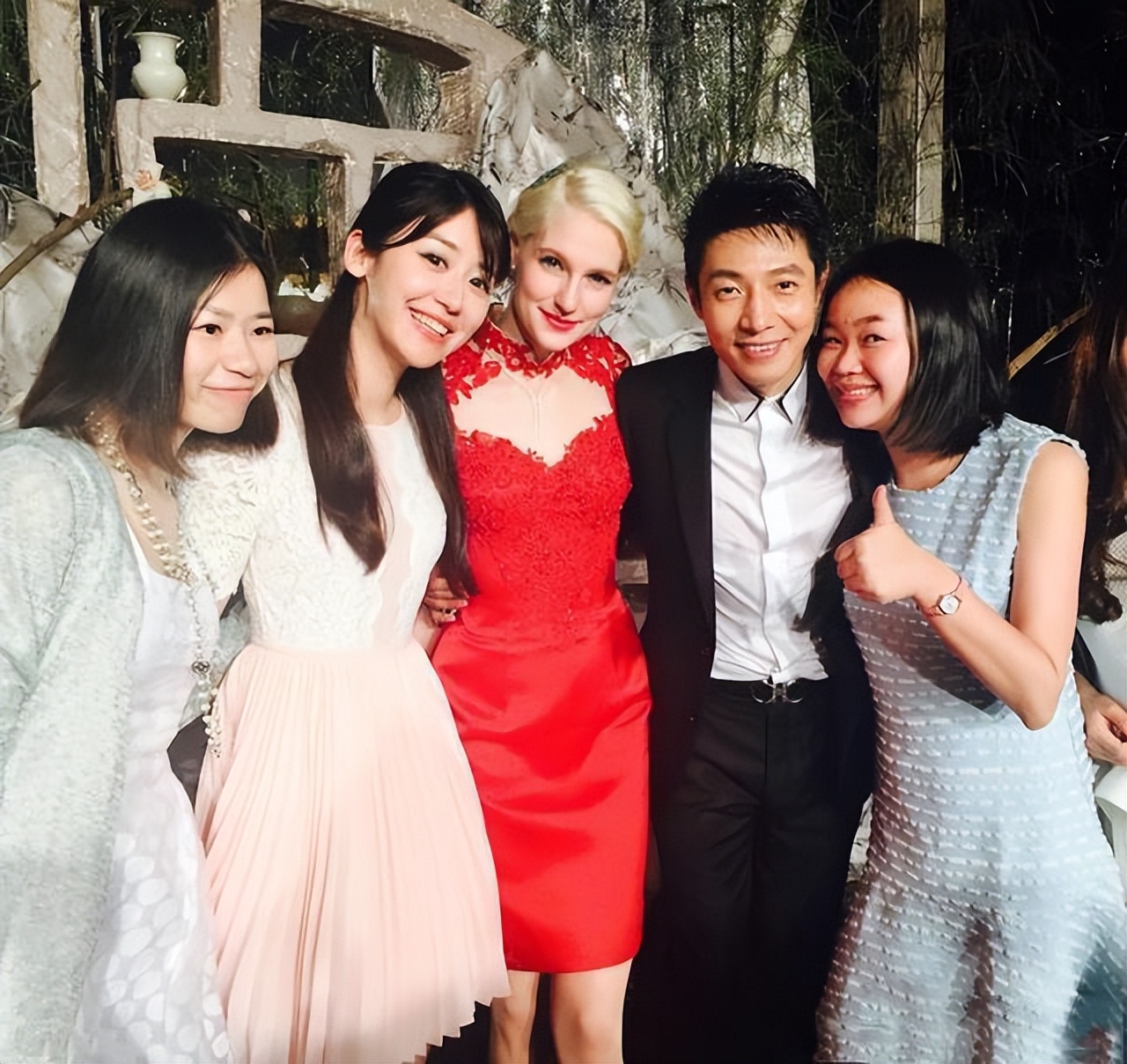 Sa Beining has a picnic with her mixed-race daughter, Mrs. Yang has ...