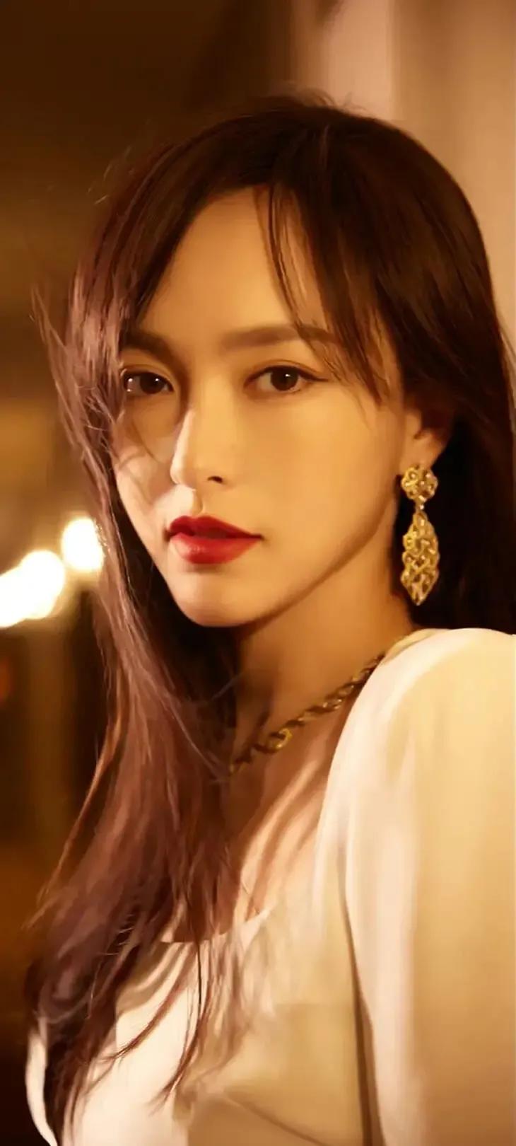 Tang Yan's beautiful picture - iNEWS