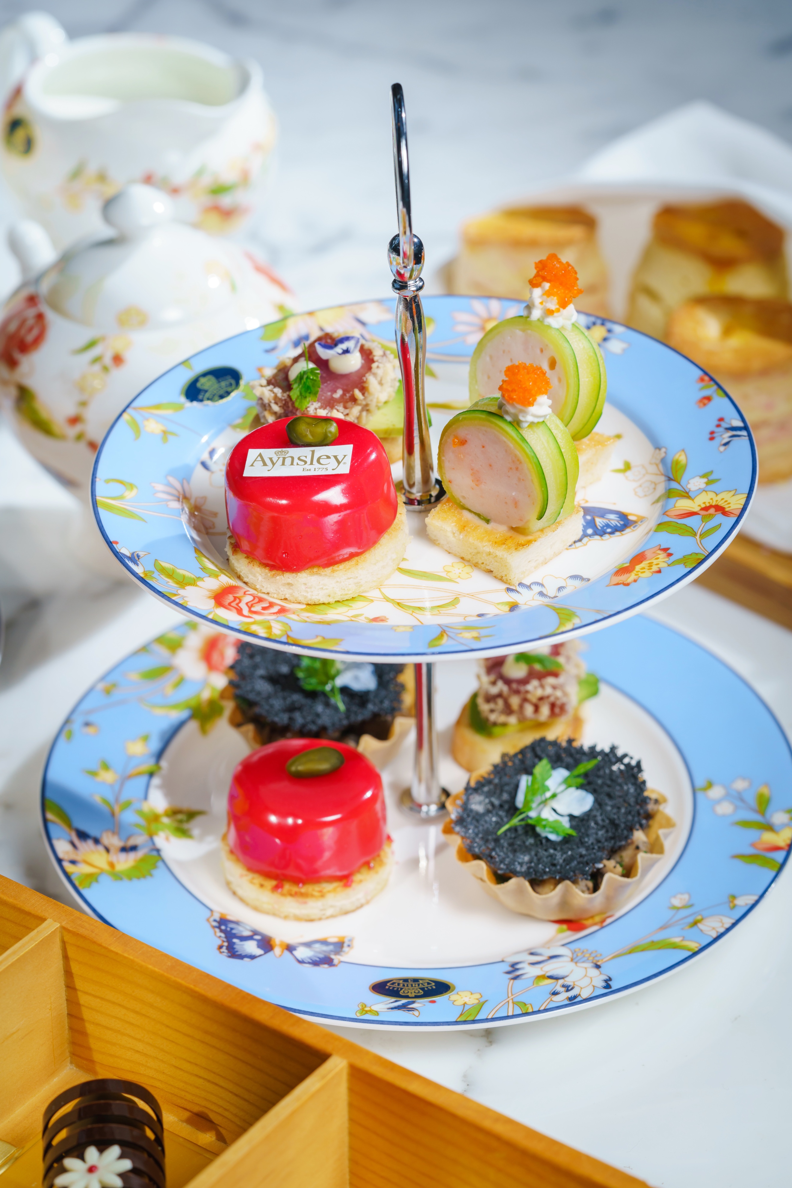 Shanghai Marriott Marquis Hotel Aynsley Spring Cottage Garden Co ...