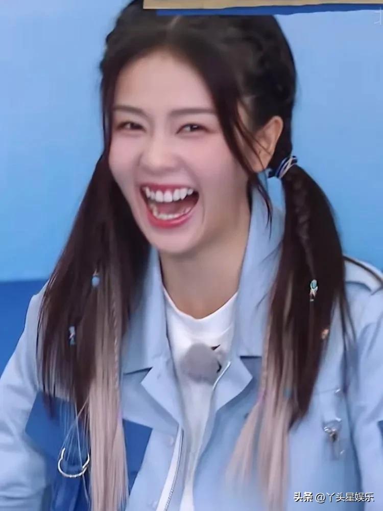 Bai Lu, the strange woman who laughed out of the circle with her ...