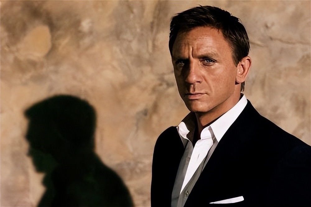 Daniel Craig: Walking James Bond, most apt 007 actor ever - iNEWS