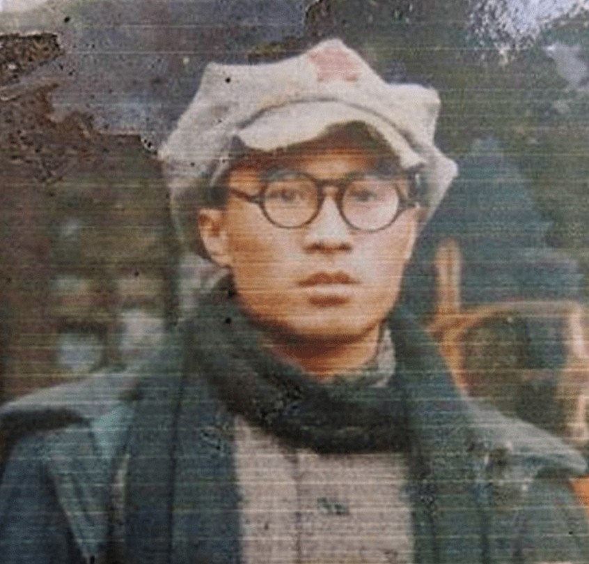 The commander defected, the commander and political commissar died, and ...