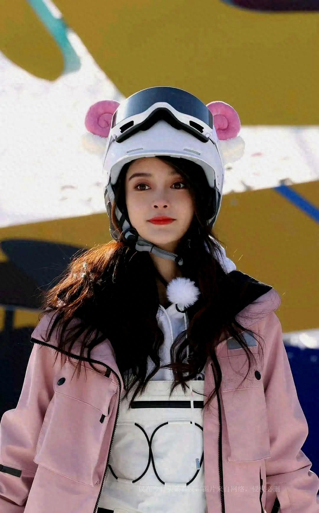 5 Fake Dedicated Celebrities: Fakely Drink the Coffee They Endorse! Ren ...