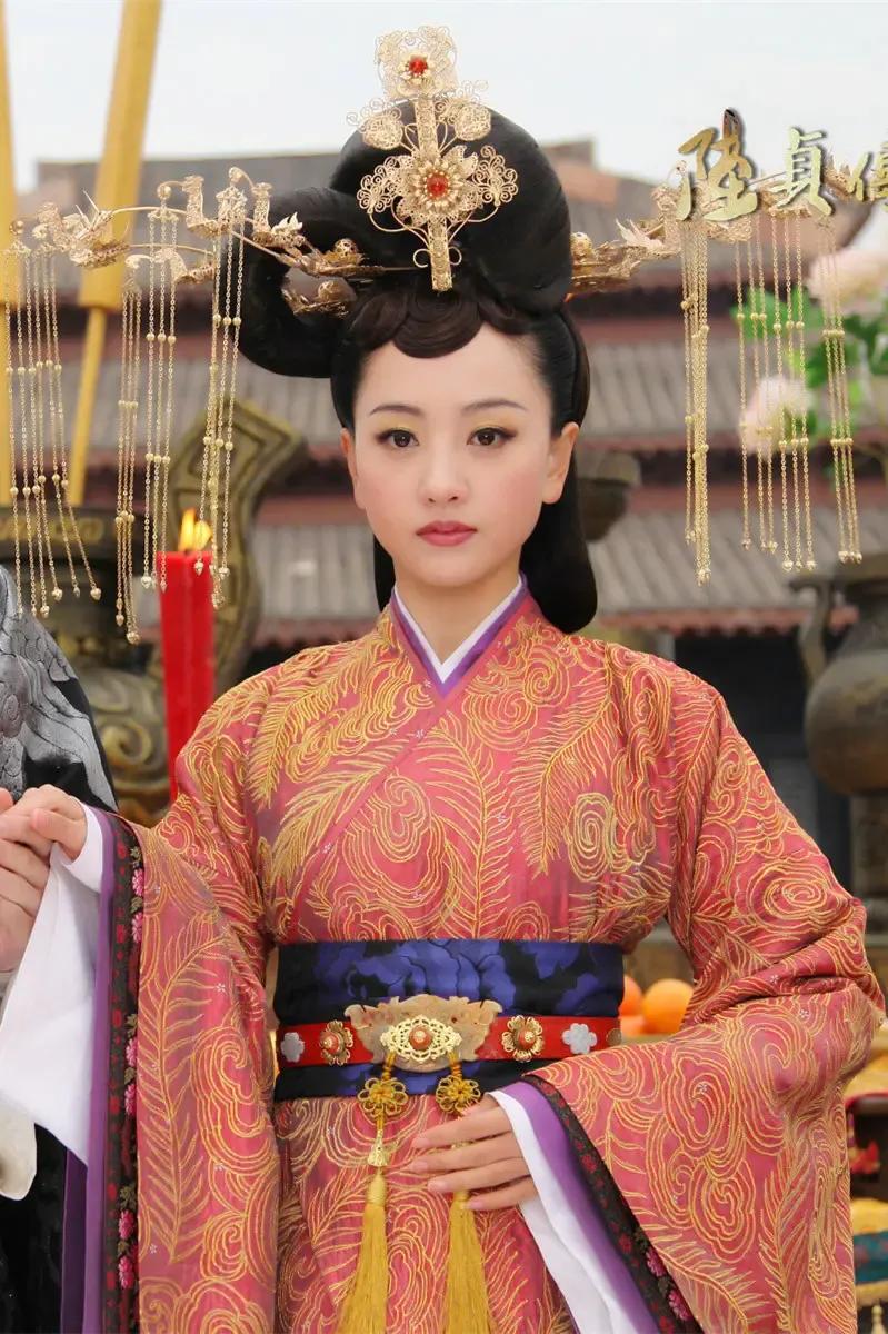 Do you know the female star who can't play the leading role, but played ...