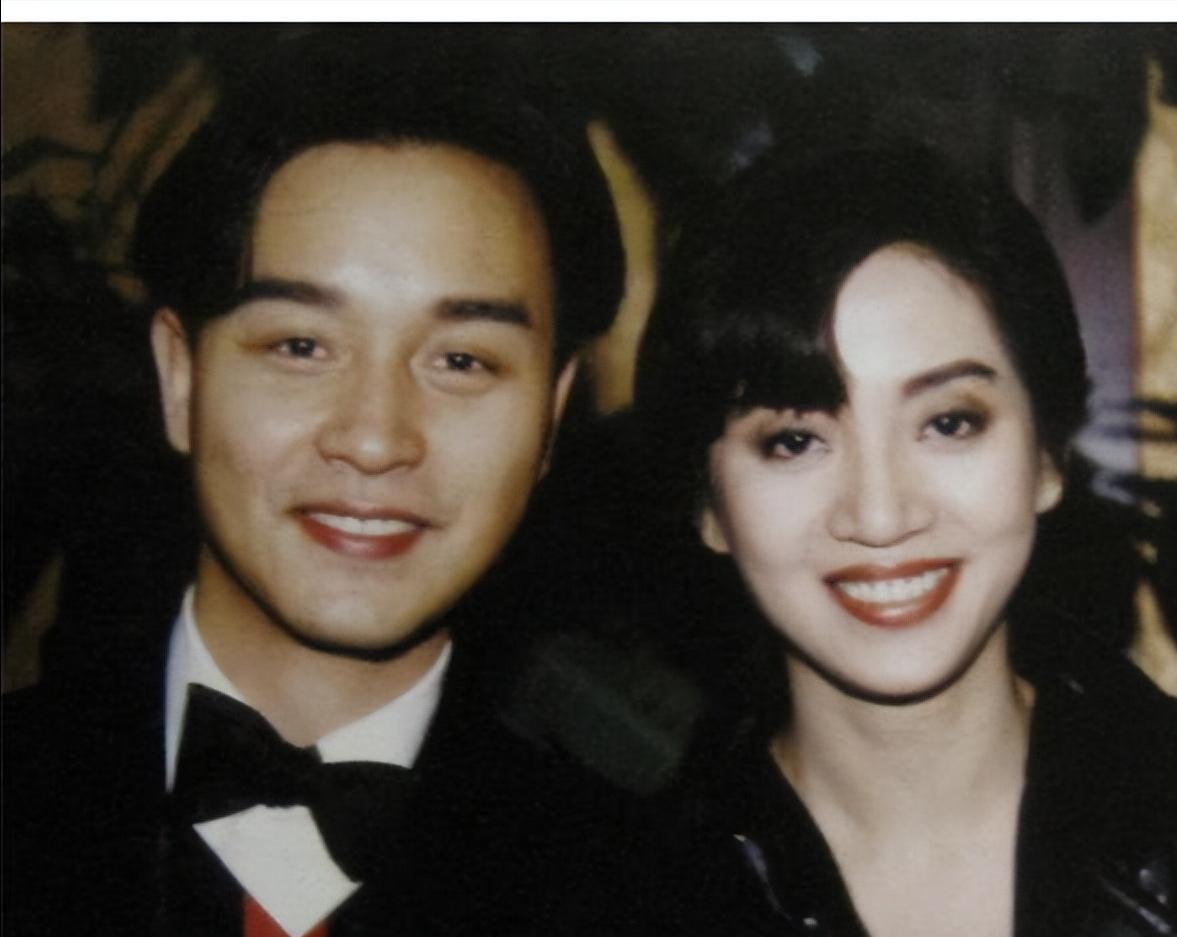 Memories of Anita Mui's funeral!Eight big bosses supported spirits ...