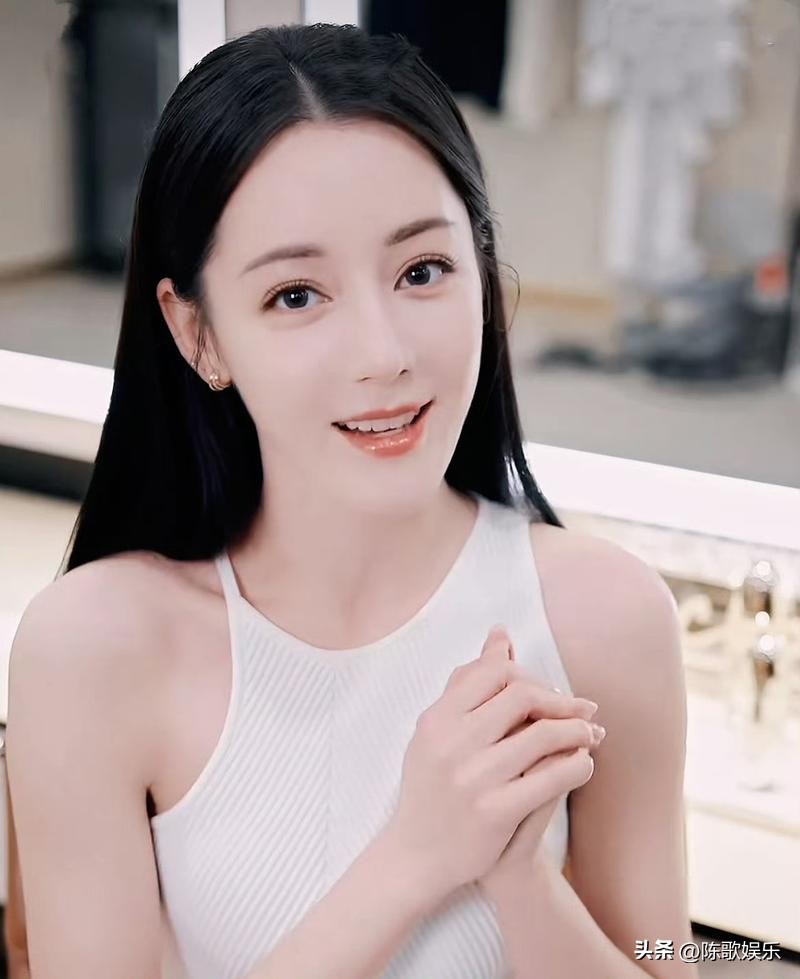 "Wang Yafei and Dilireba: A wonderful intersection in the entertainment industry" - iNEWS