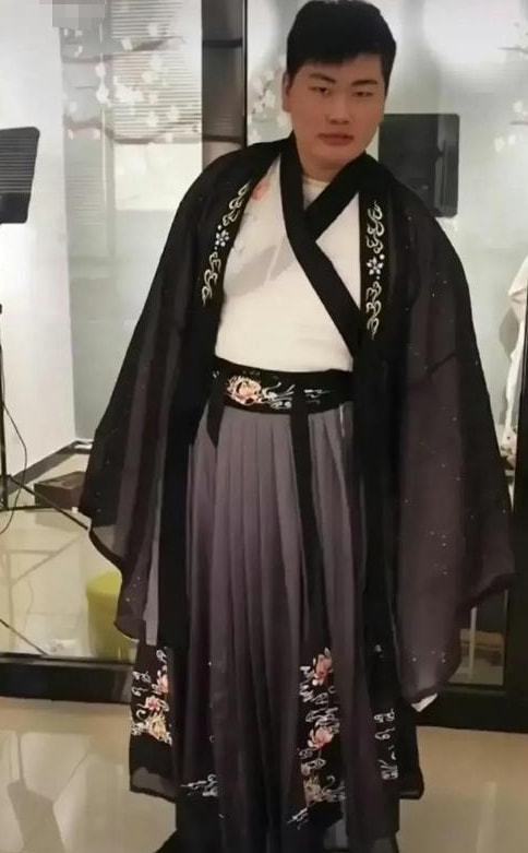 Zhu Xiaowei is very ambitious, and he dresses nondescriptly like going ...