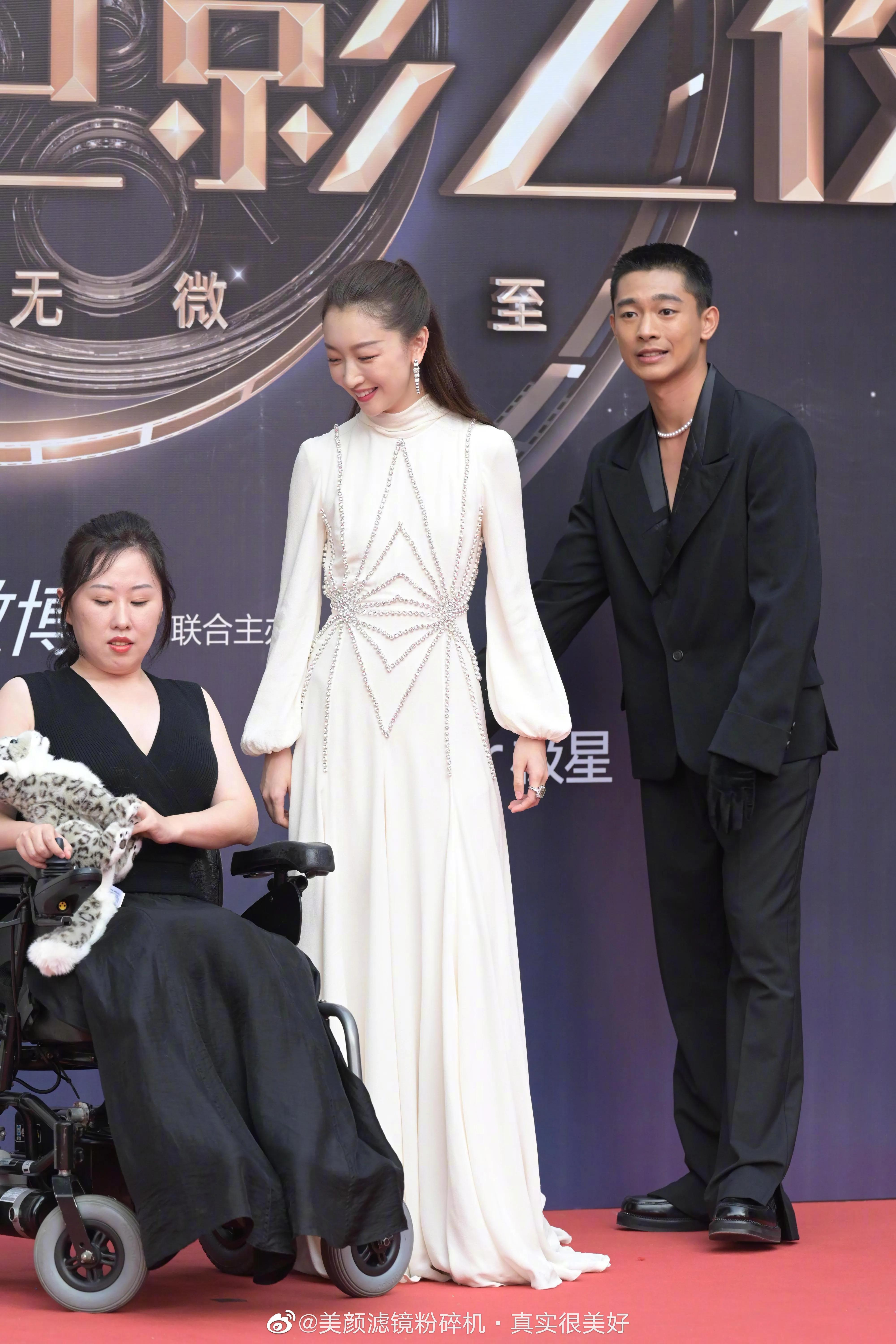 Zhou Dongyu's Weibo night event scene - iMedia