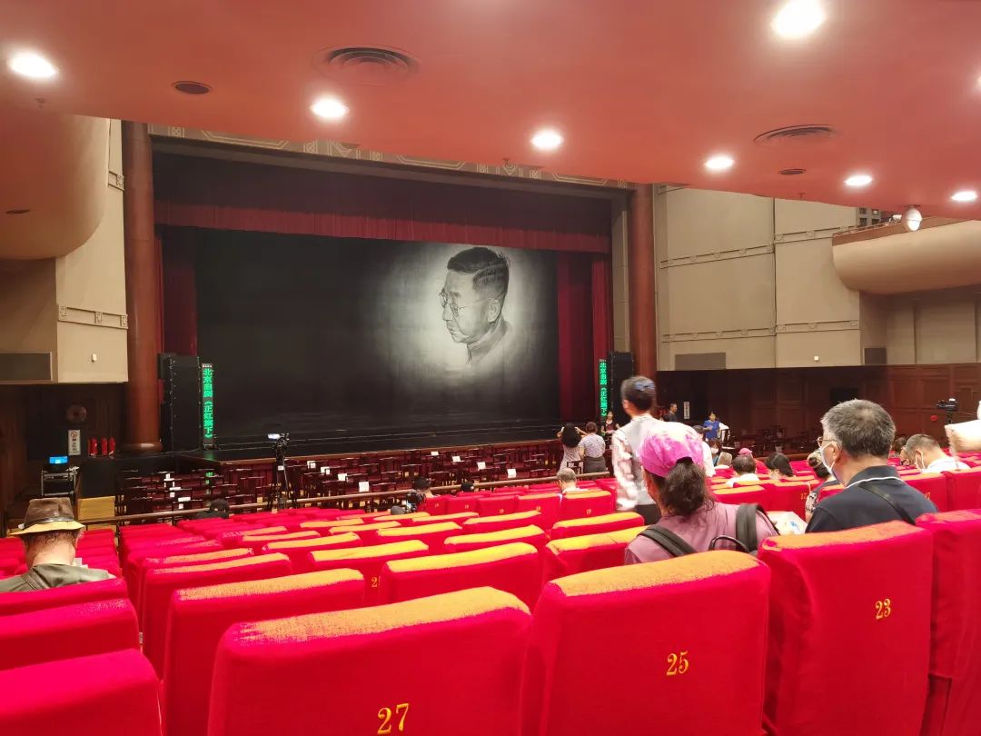 Watching the events of Beijing, listening to the Beijing accent and ...