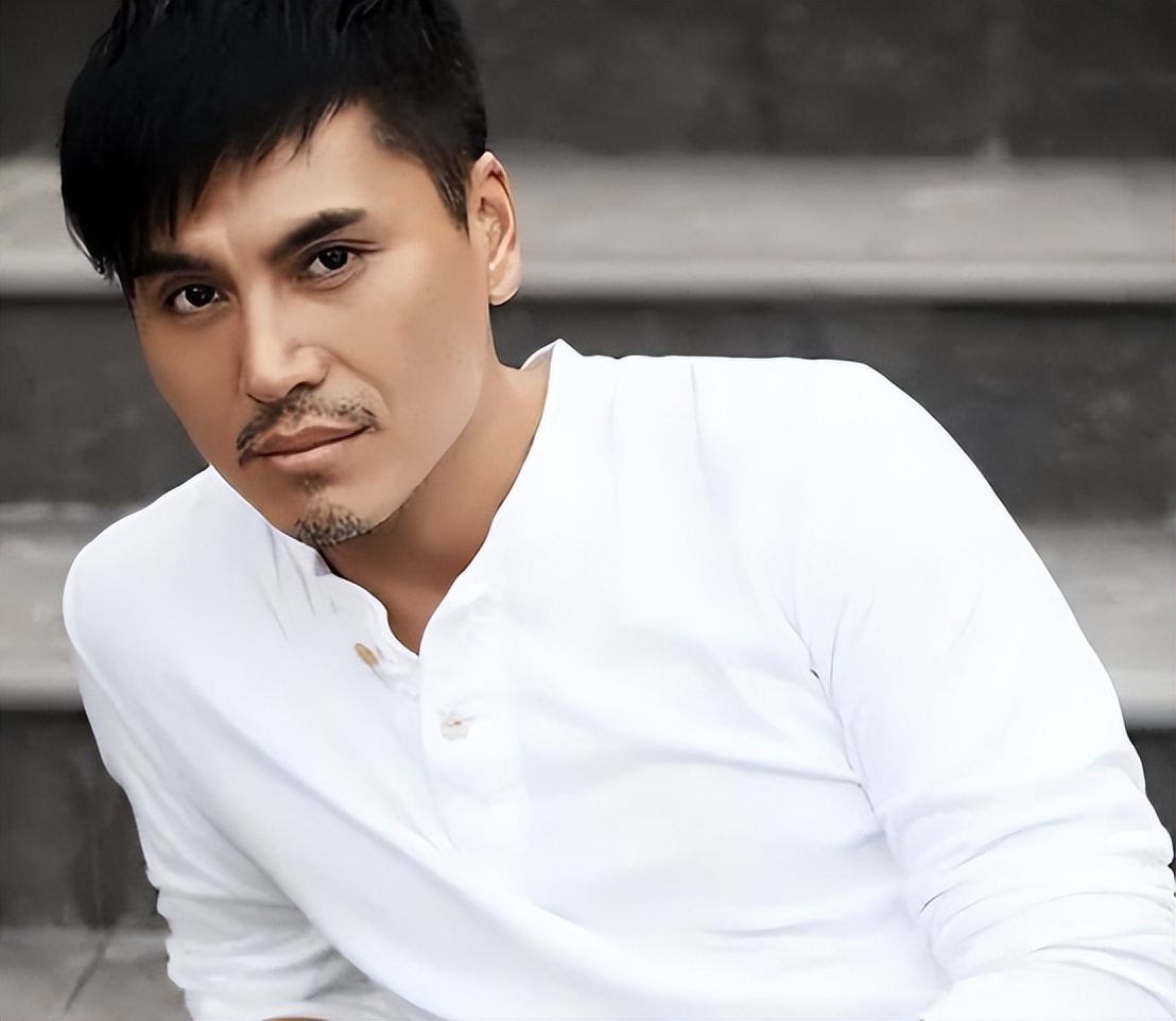 Actor Chunyu Shanshan took a recent photo, Singapore's development was ...