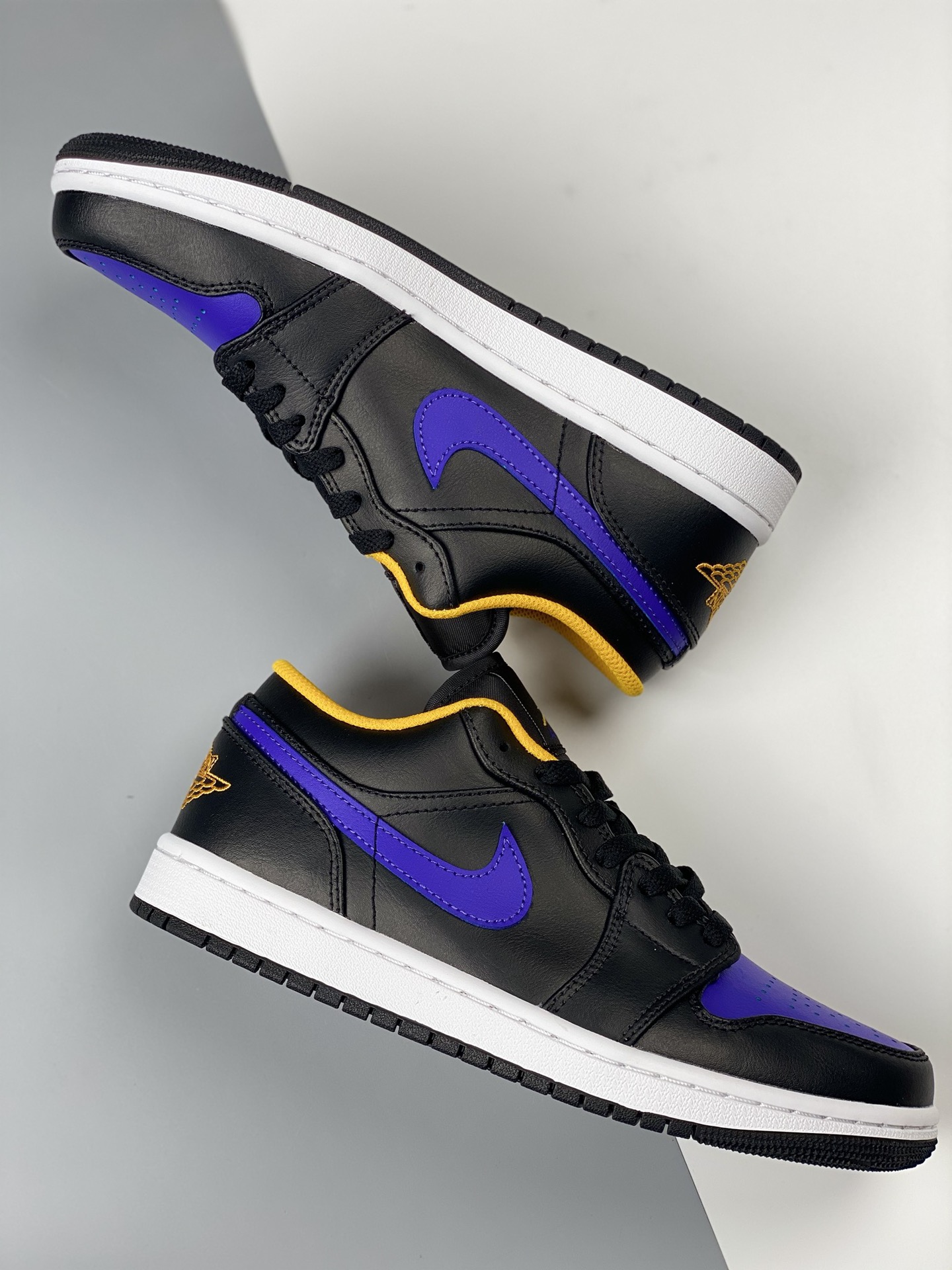 Adimatic ? Retro Shark Bread Shoes Taro Purple? - iNEWS