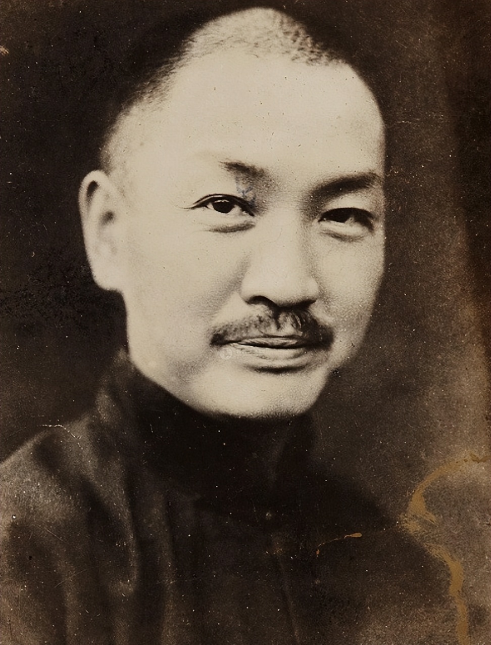 In 1975, Jiang Weiguo came to see him off in military uniform. Soong ...