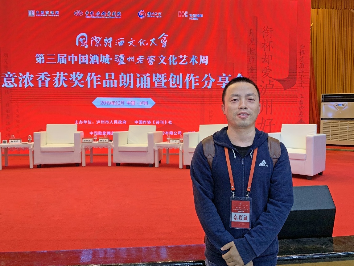 "Poetry Monthly" headline poet Ye Dan, full of the flavor of the times ...