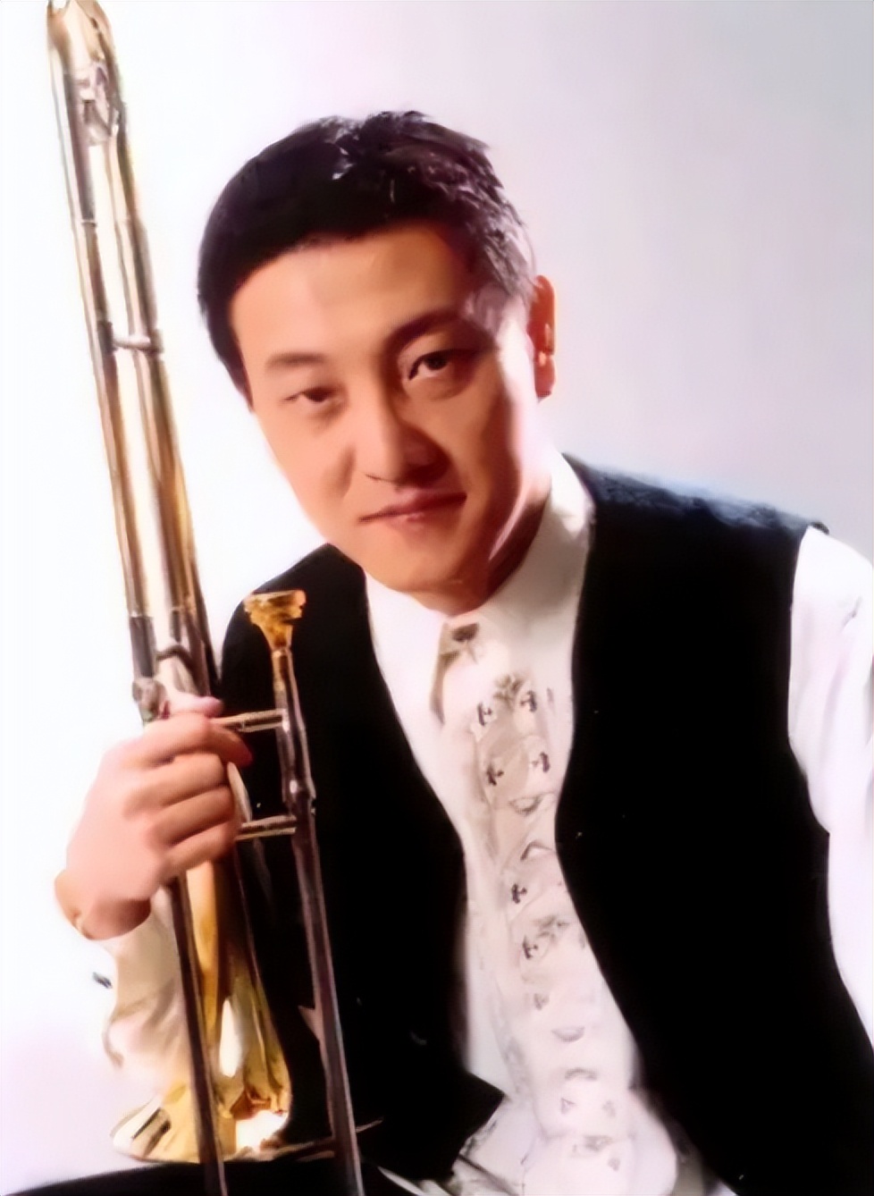 Singer Han Lei: Chasing 16-year-old "Flower of the Grassland" with gray ...