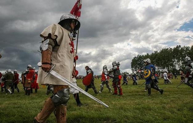 What was the organizational structure and training system of the castle ...