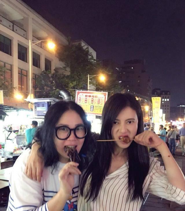 On Gao Yuanyuan's 39th birthday, she ate hot pot and skewers with her ...