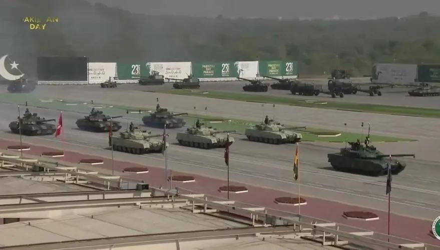 Pakistan showcases VT4 tank assembly line, traps white elephants ...
