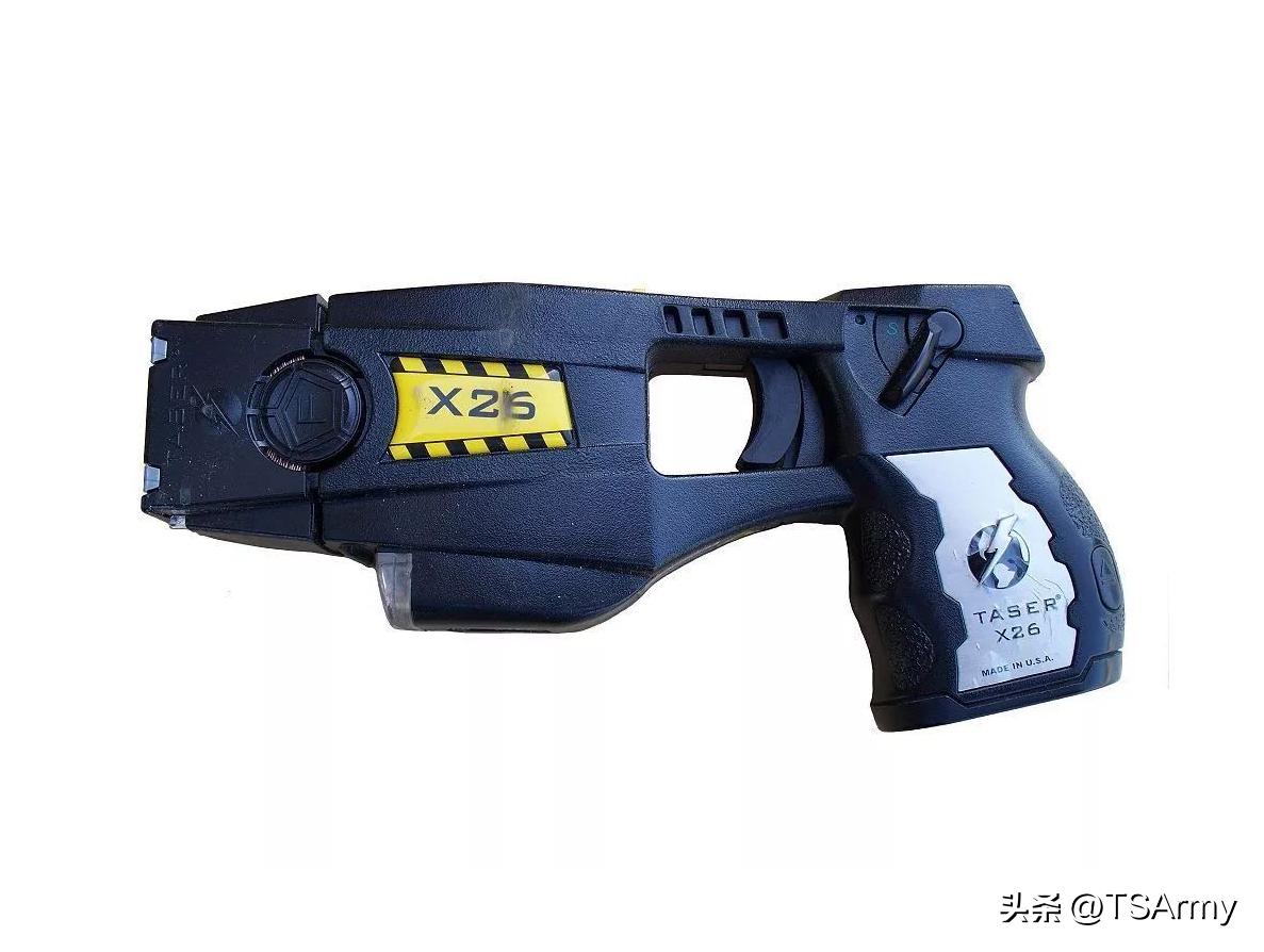 12 pieces of equipment for a single police officer in the United States ...