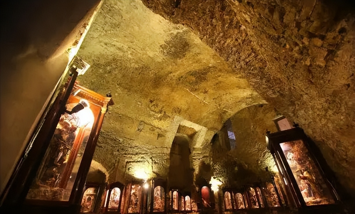 The discovery of the Moche culture and the tomb of King Sipan filled ...