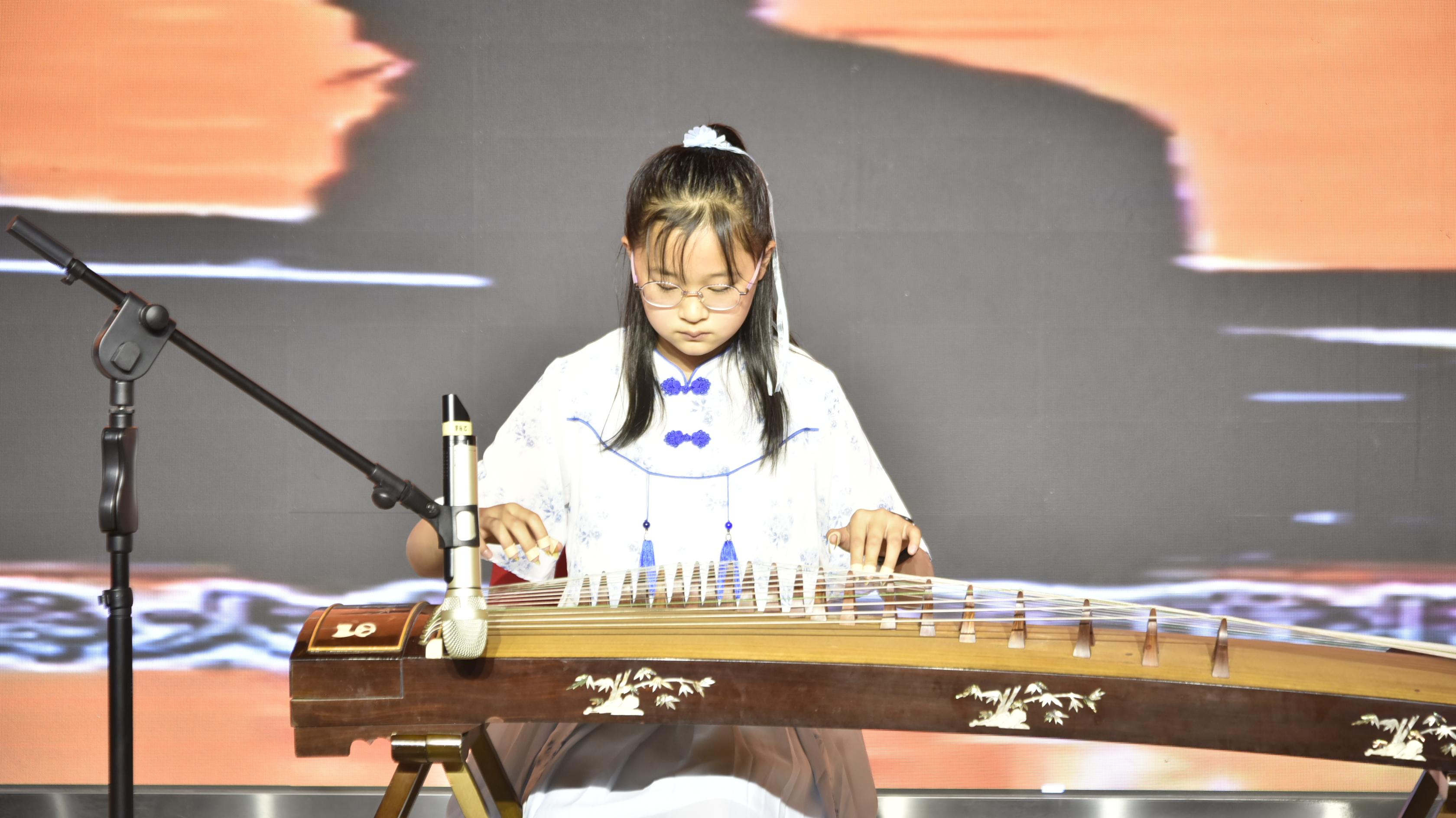 Exhibiting the charm of intangible cultural heritage, gathering the ...