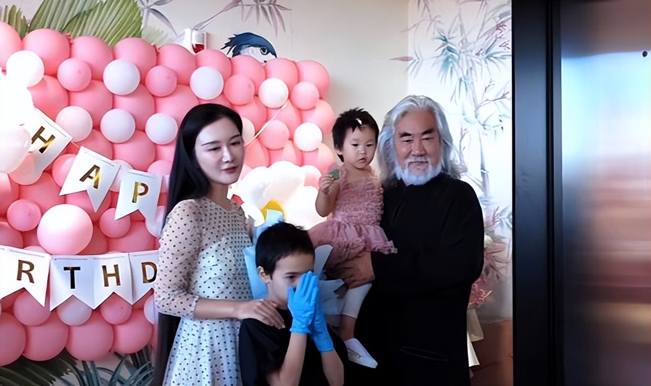 Father's love is overwhelming!Zhang Jizhong celebrates his 2-year-old ...