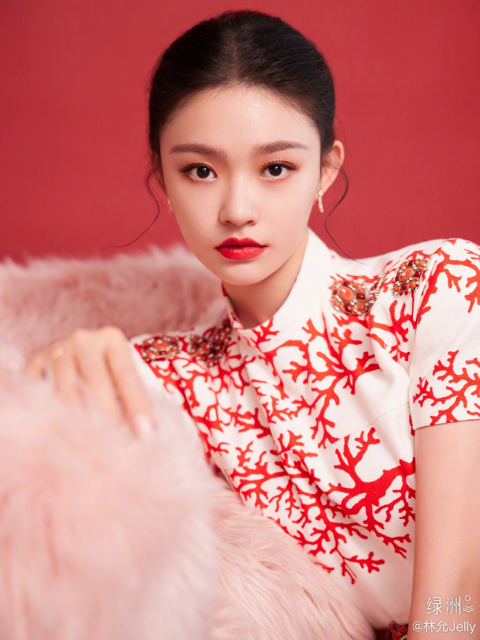 Lin Yun's Lantern Festival Gala is beautiful and colorful!Snow skin ...