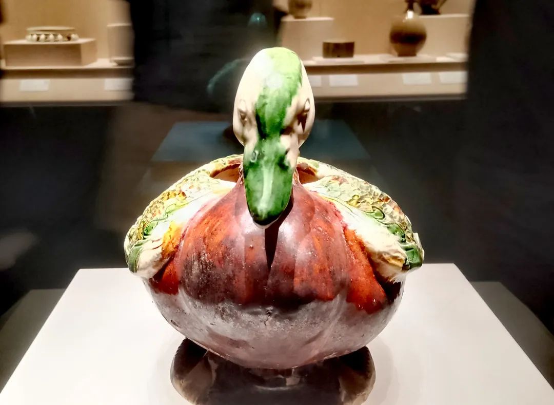 One cultural relic a day: three-color mandarin duck statue in Tang ...