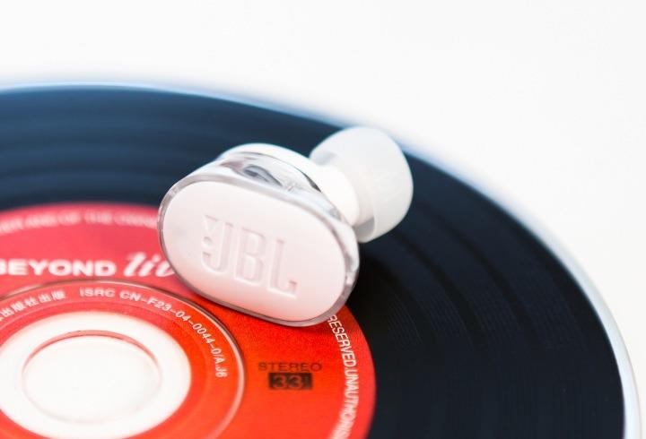 JBL Glazed Bean and Glazed Pod Review: Glazed with brilliant colors and ...