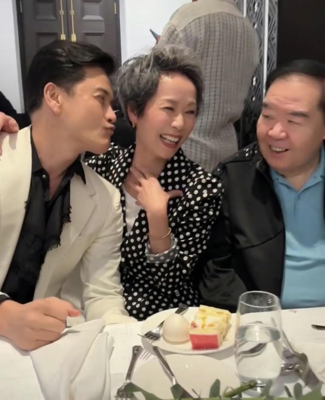 Exposure of Lu Liangwei Ye Tong's party scene: 67-year-old Lu Liangwei kisses Ye Tong, 72-year ...