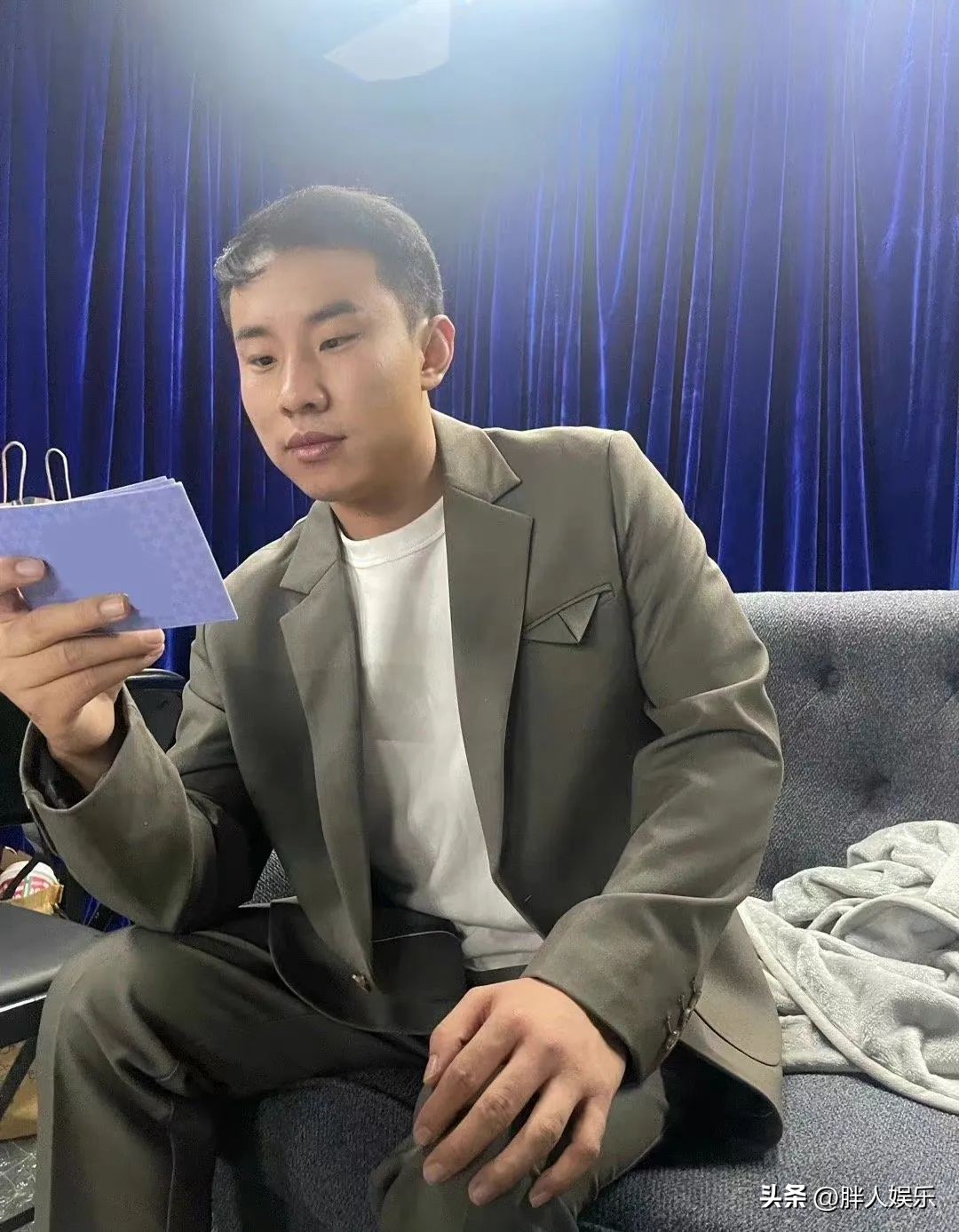 "Talk show ceiling" Xu Zhisheng, and his cut bangs - iNEWS