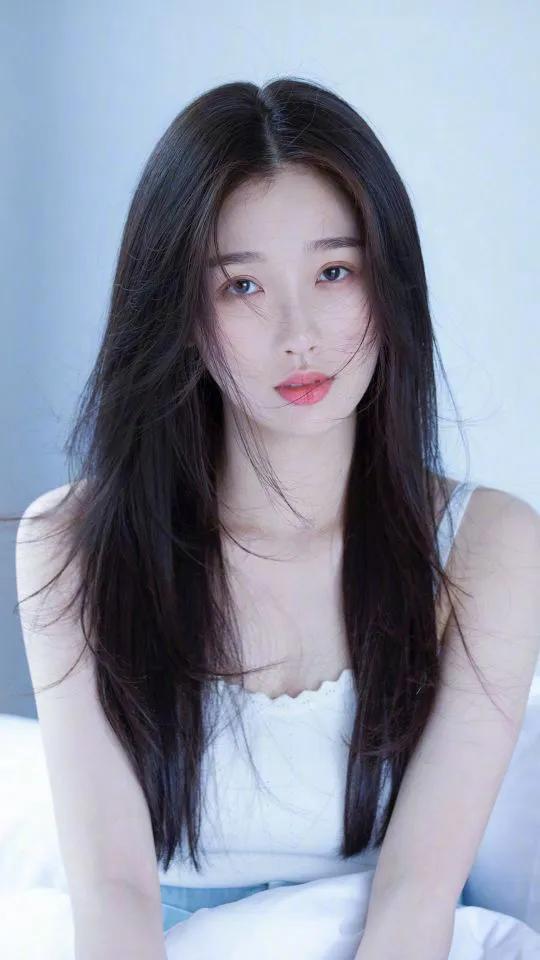 Rich and powerful daughter Yu Shuxin, her skin is white, tender and ...