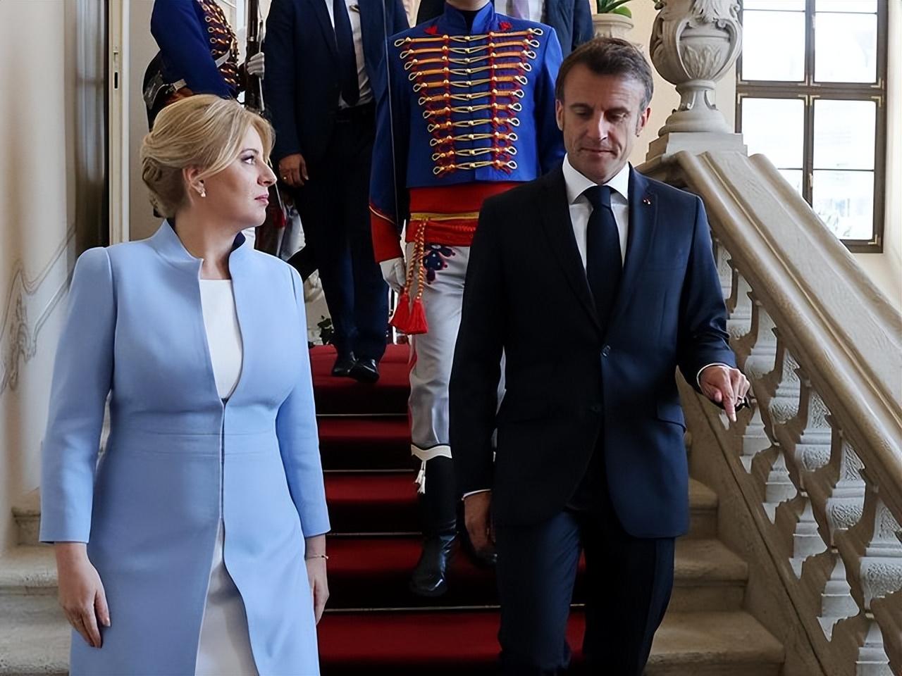 Macron leaves his wife to visit Slovakia! The beautiful president is ...