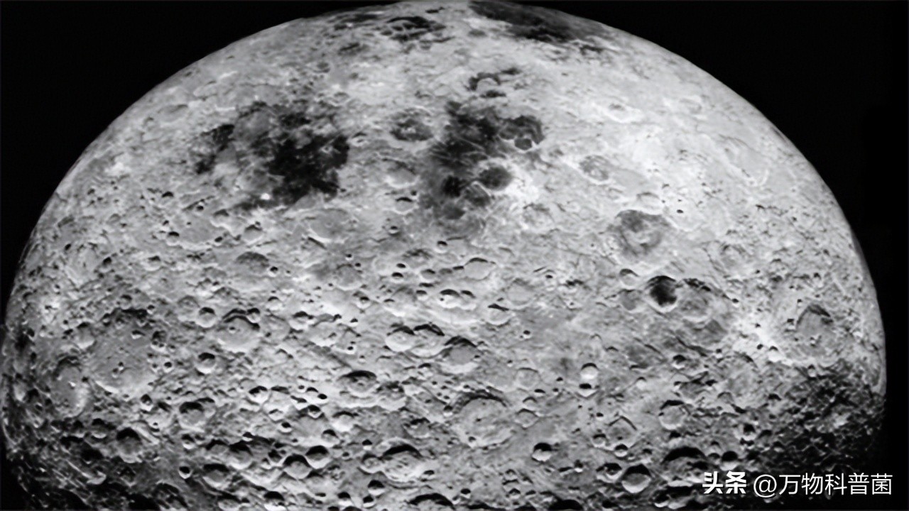 The LRO interstellar station photographed a metal object with a ...