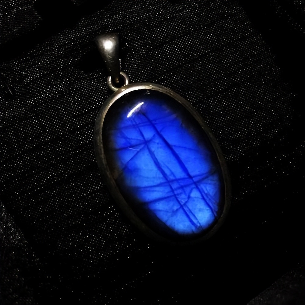 Brilliant and colorful stones: Exploring the growth and evolution of ...