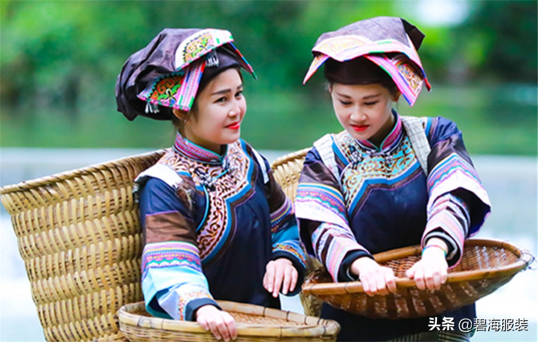 Fifty-six National Costumes 2 - Clothing Culture of the Buyi ...