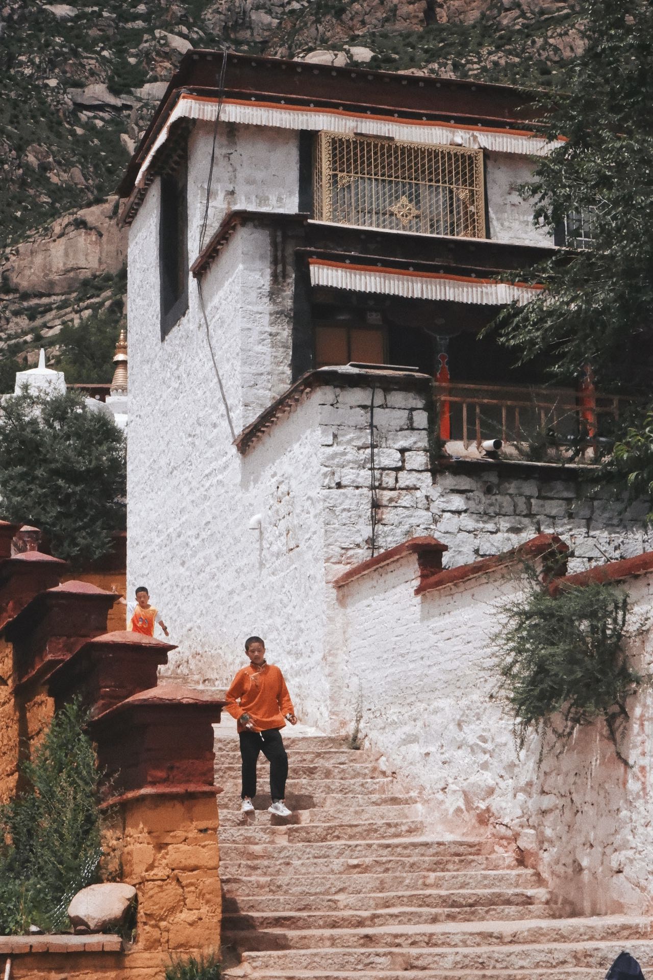 The thousand-year-old palace built on a boulder, the former residence ...