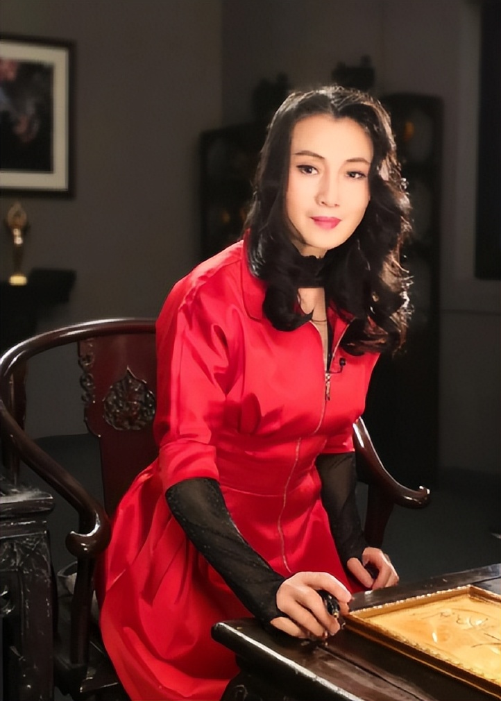 Lin Fangbing's recent photos are too thin to recognize! Paper figure ...