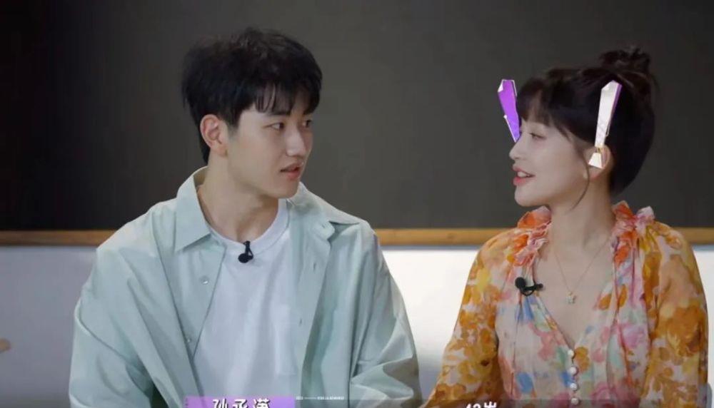 Jin Sha appeared on a variety show with her 19-year-old boyfriend ...